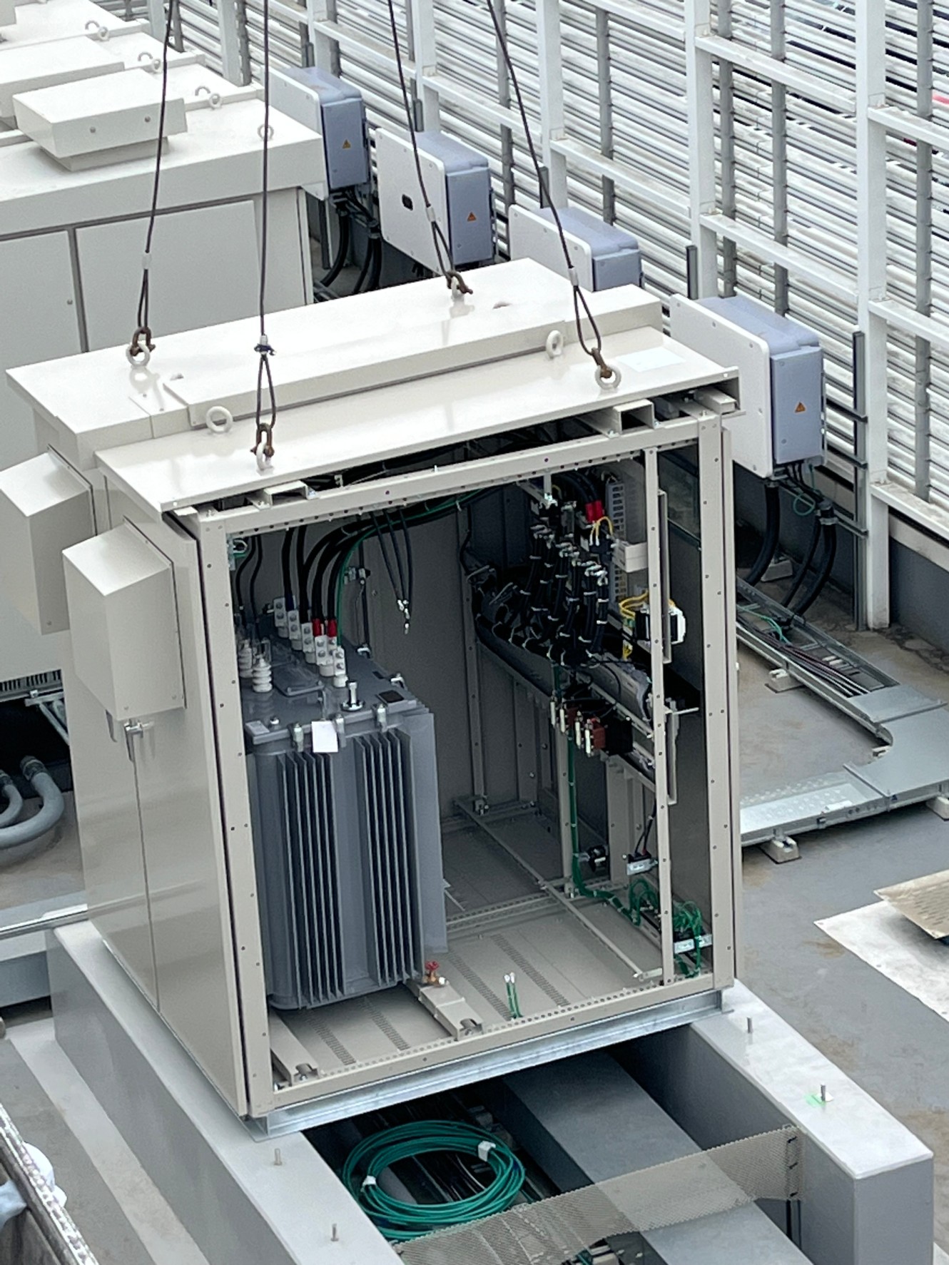 【栃木県宇都宮市某パチンコ店】太陽光パネルを設置しました | 茨城県水戸市の太陽光発電・蓄電池｜tisco株式会社